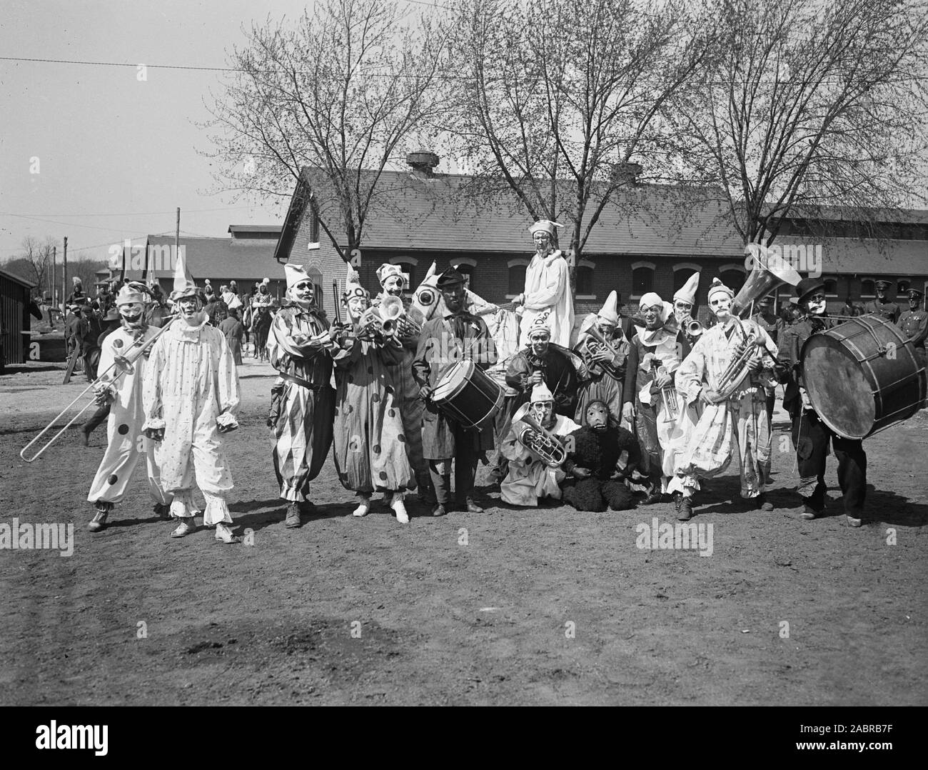 1920s clowns hi-res stock photography and images - Alamy