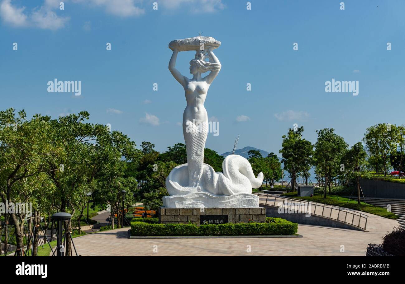 Statue by sea hi-res stock photography and images - Alamy
