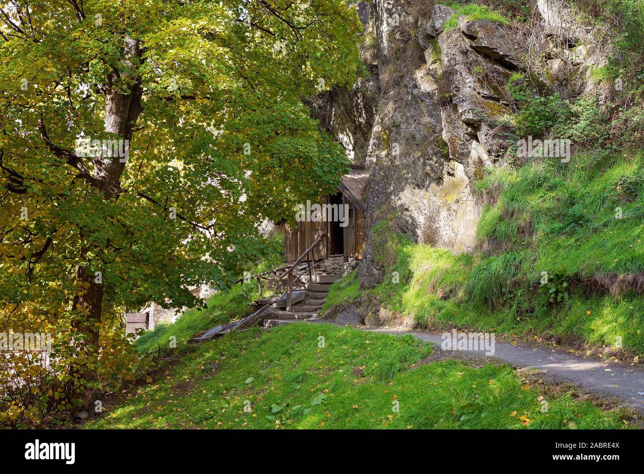 Chinese hut hi-res stock photography and images - Alamy