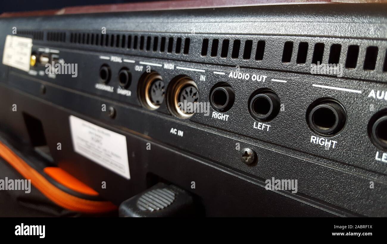 Grand piano side view hi-res stock photography and images - Alamy