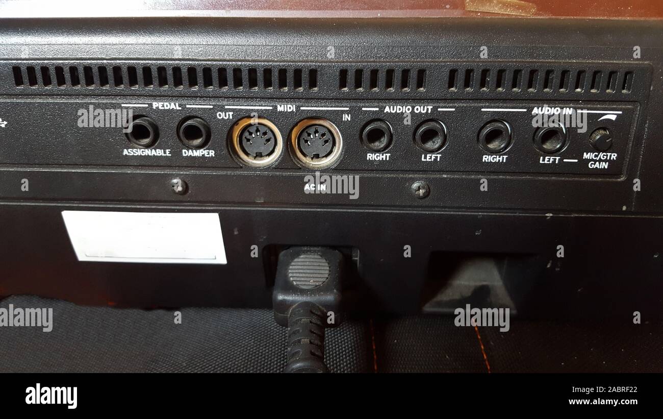 Grand piano side view hi-res stock photography and images - Alamy