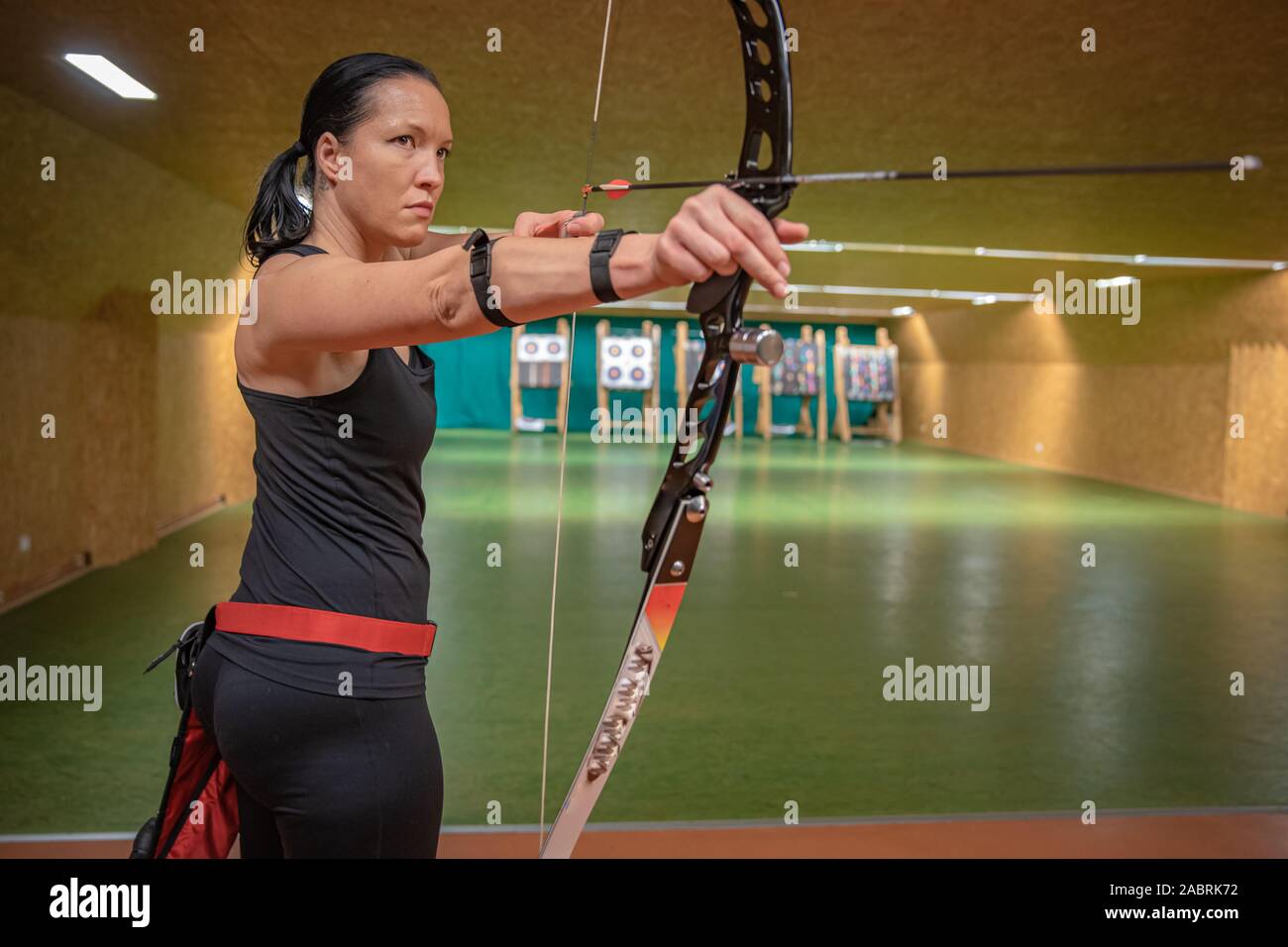 Beautiful woman aiming bow arrow hi-res stock photography and images ...