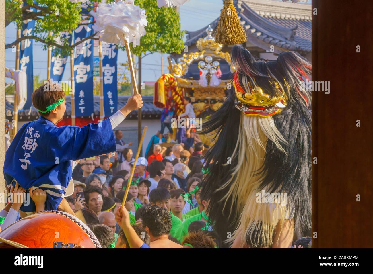 Japan Lion Dance Japan Lion Dance High Resolution Stock Photography and ...