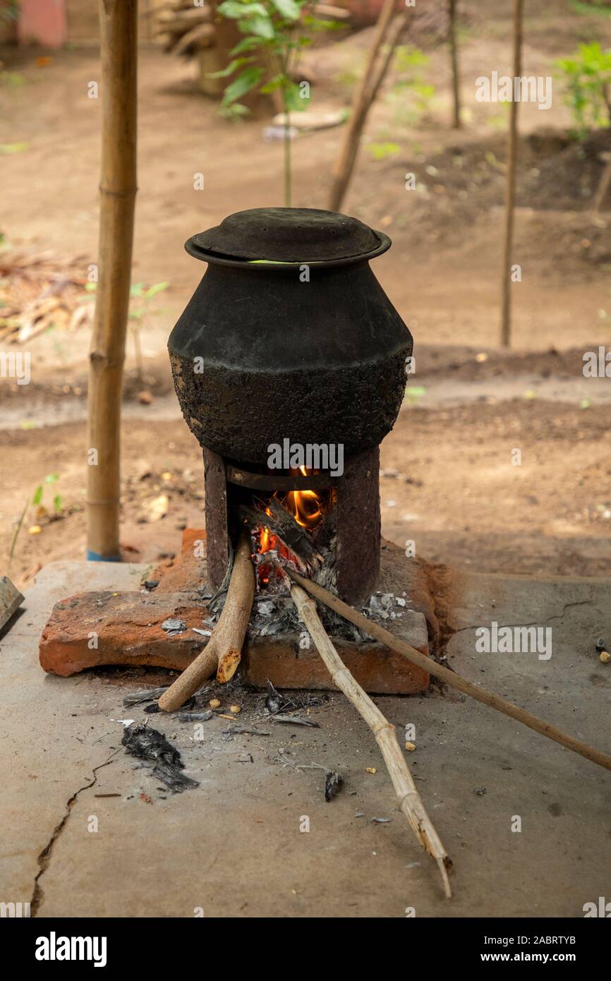 Rural india campfire hi-res stock photography and images - Alamy