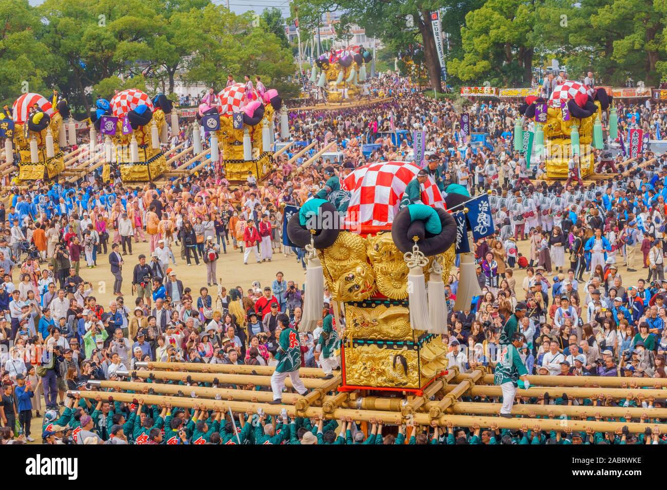 Niihama, Japan - October 17, 2019: Men in traditional clothing lifting ...