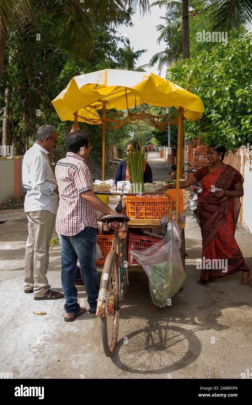 vegetable seller selling fresh vegetables Stock Photo - Alamy