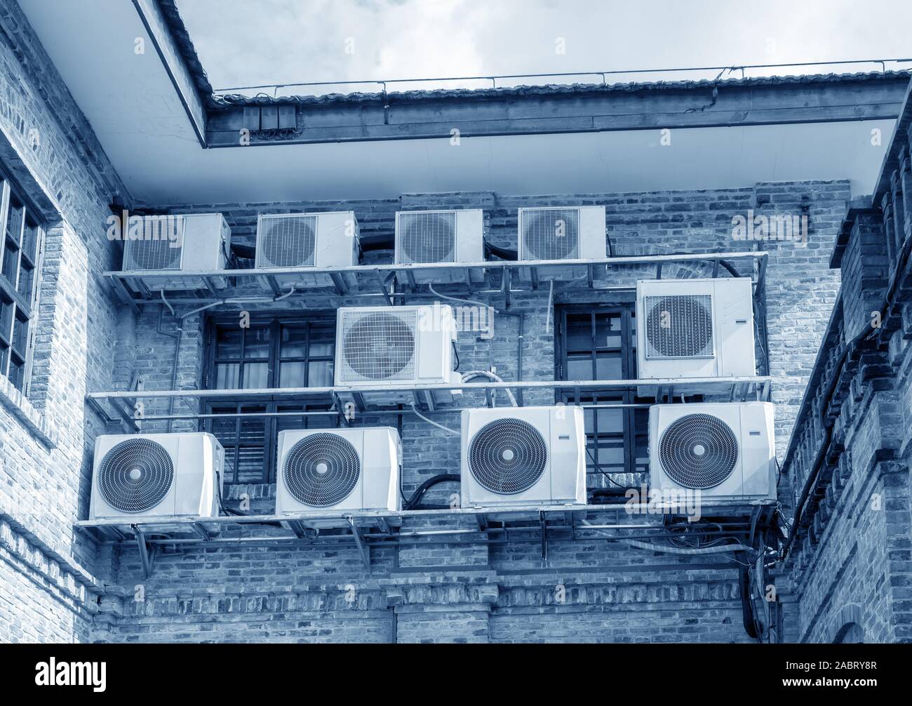 Vintage window air conditioner hi-res stock photography and images - Alamy