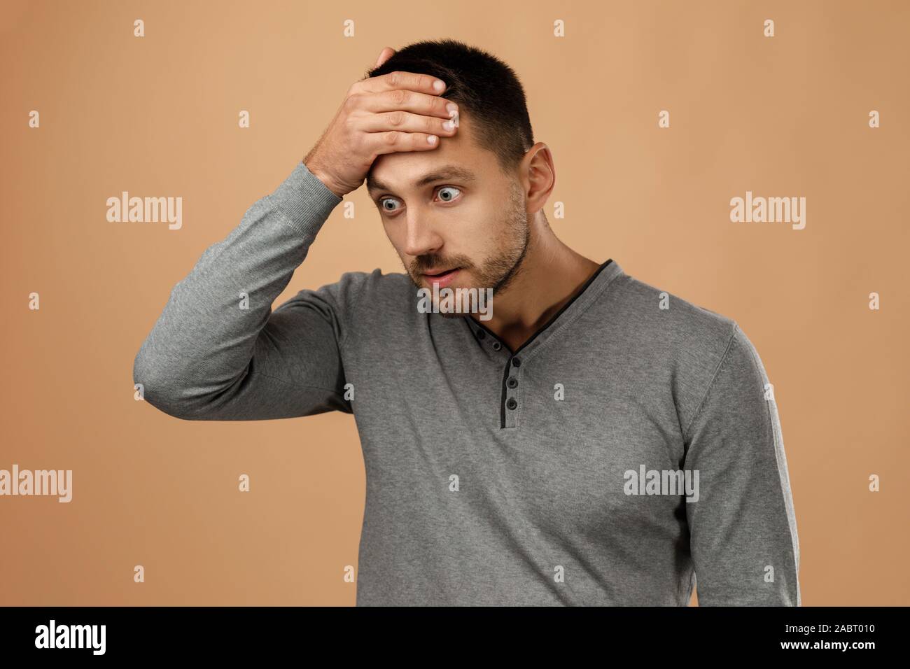 Forgetful face expression hi-res stock photography and images - Alamy