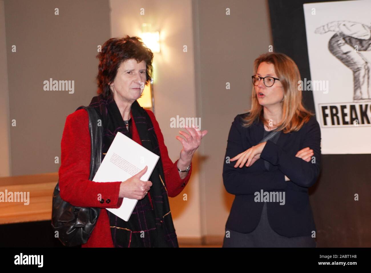 Staatsministerin Dr. Eva-Maria Stange und Annekatrin Klepsch bei der ...