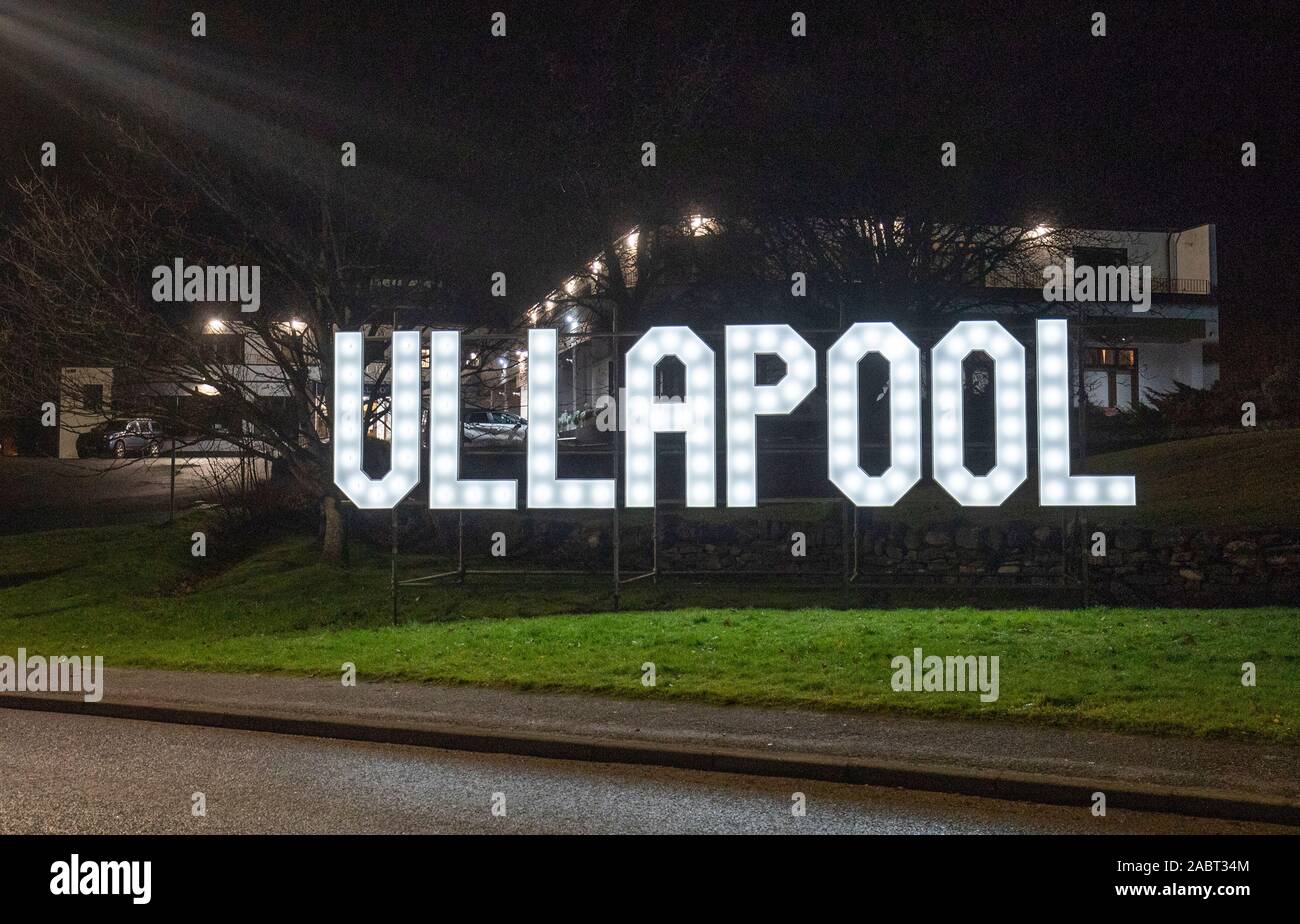 Hollywood style hi-res stock photography and images - Alamy