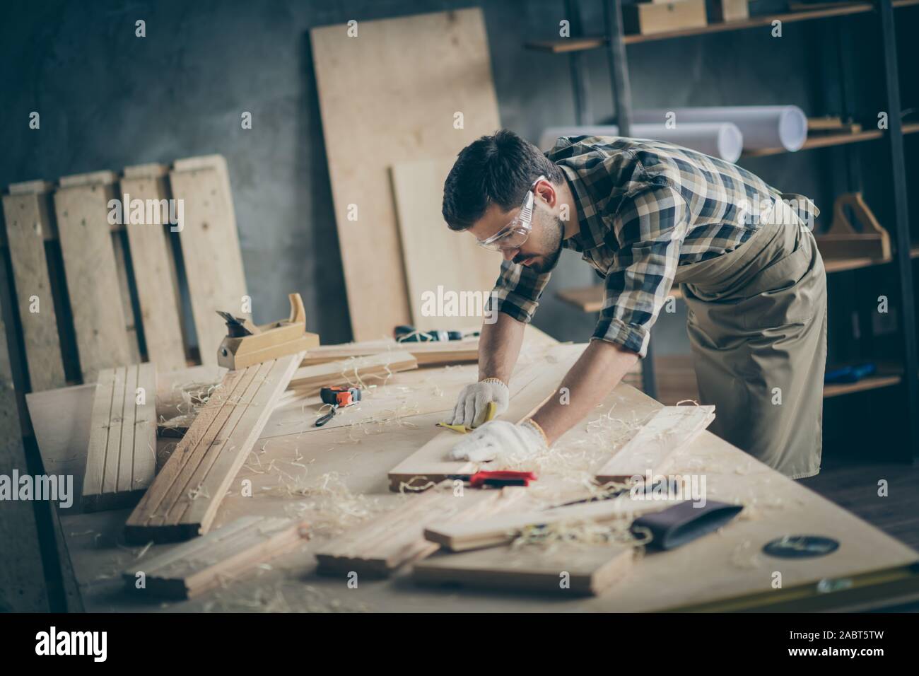 Self build table hi-res stock photography and images - Alamy