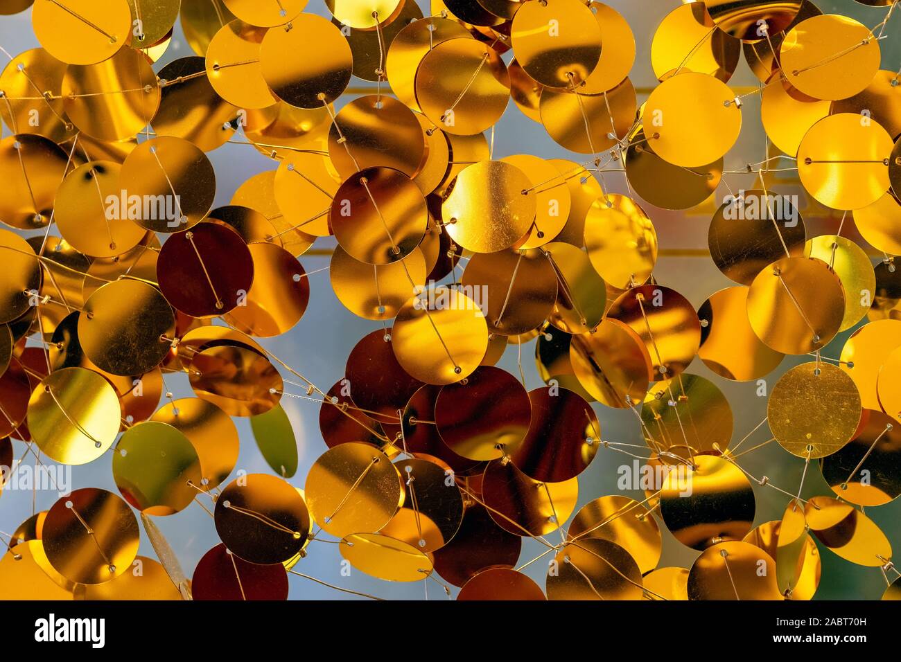 Thin gold wire hi-res stock photography and images - Alamy