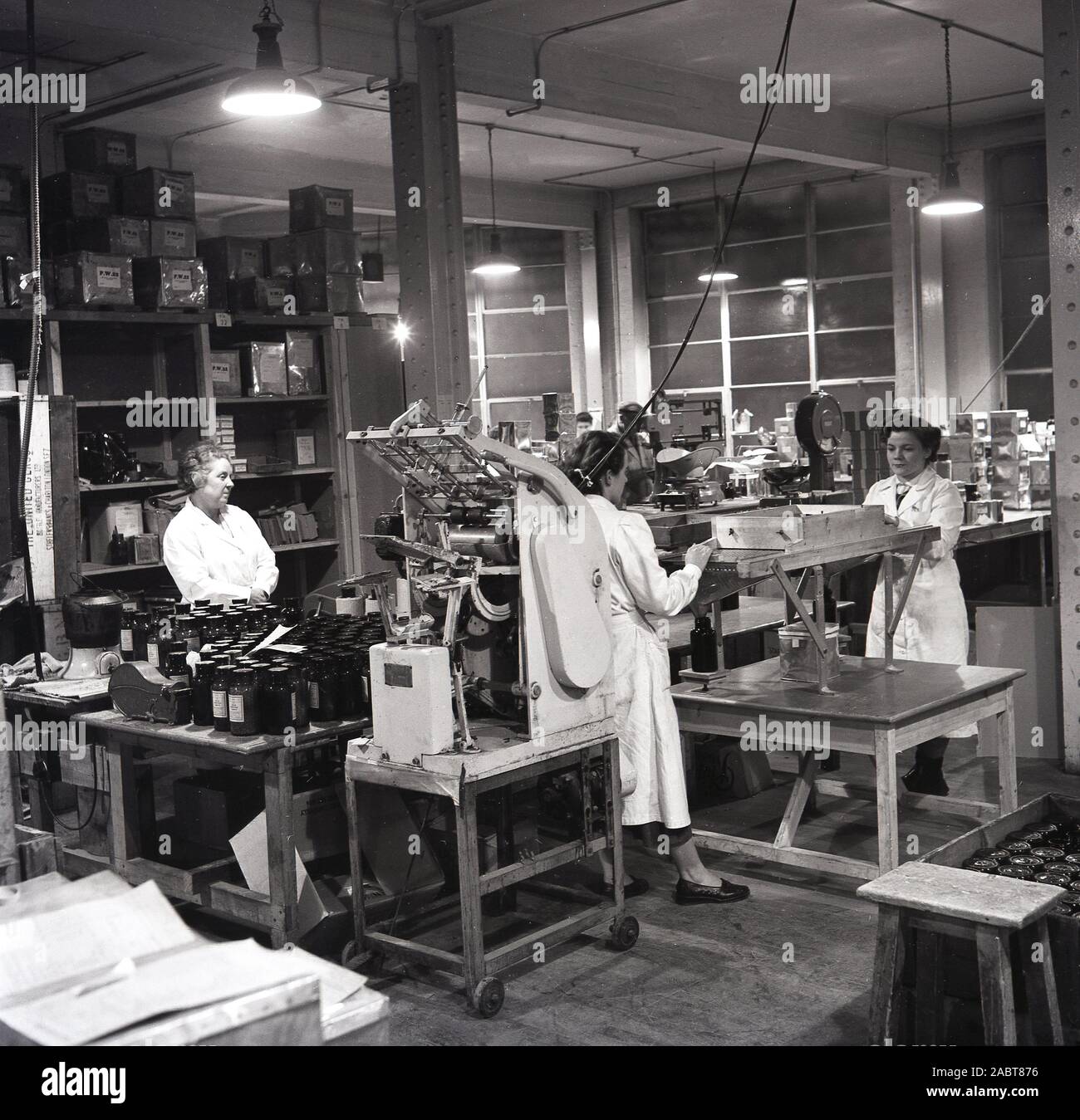 Medicines 1950s hi-res stock photography and images - Alamy