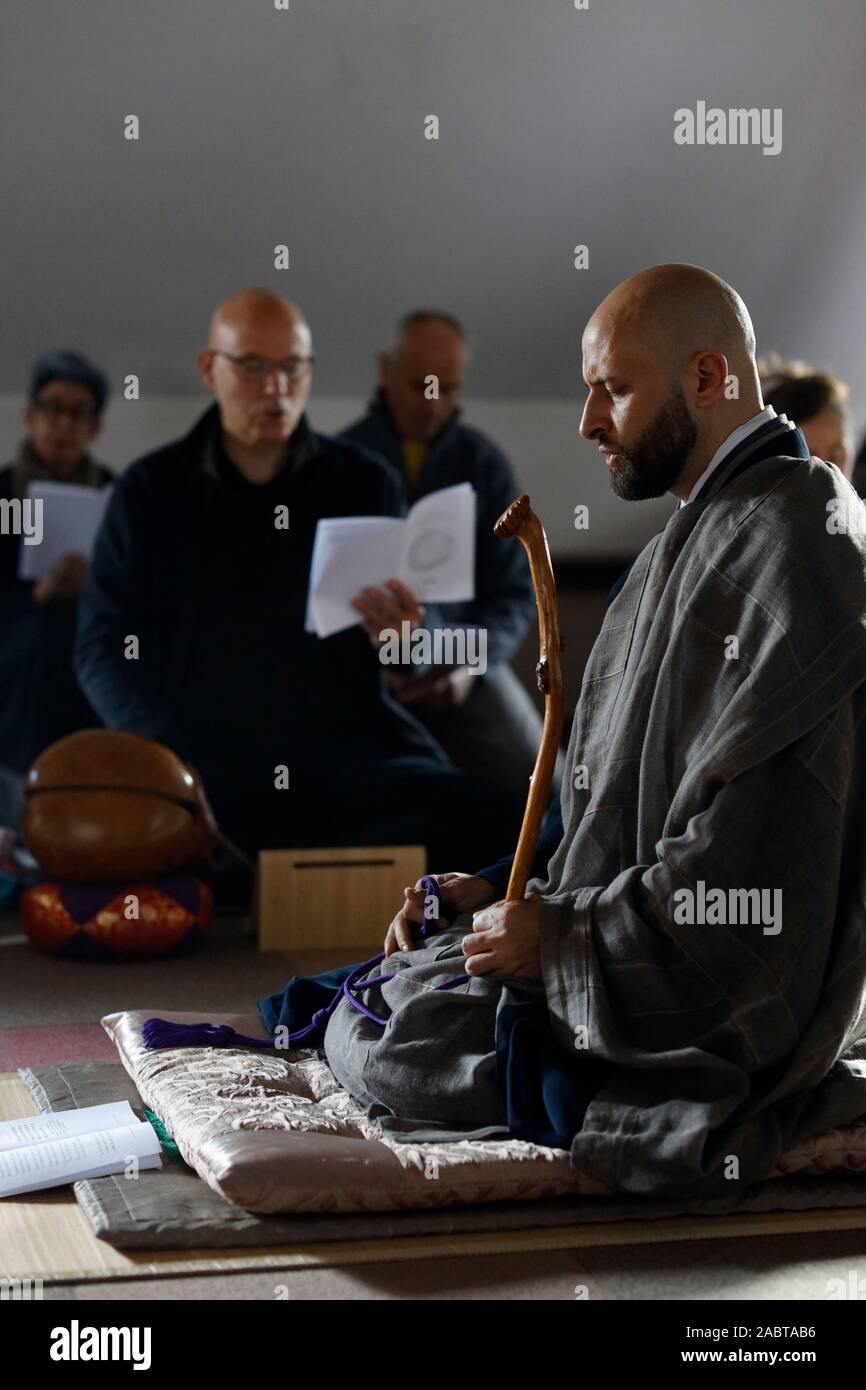 Zen sesshin (retreat) in Tamie, France. Morning zazen. Chanting Stock ...