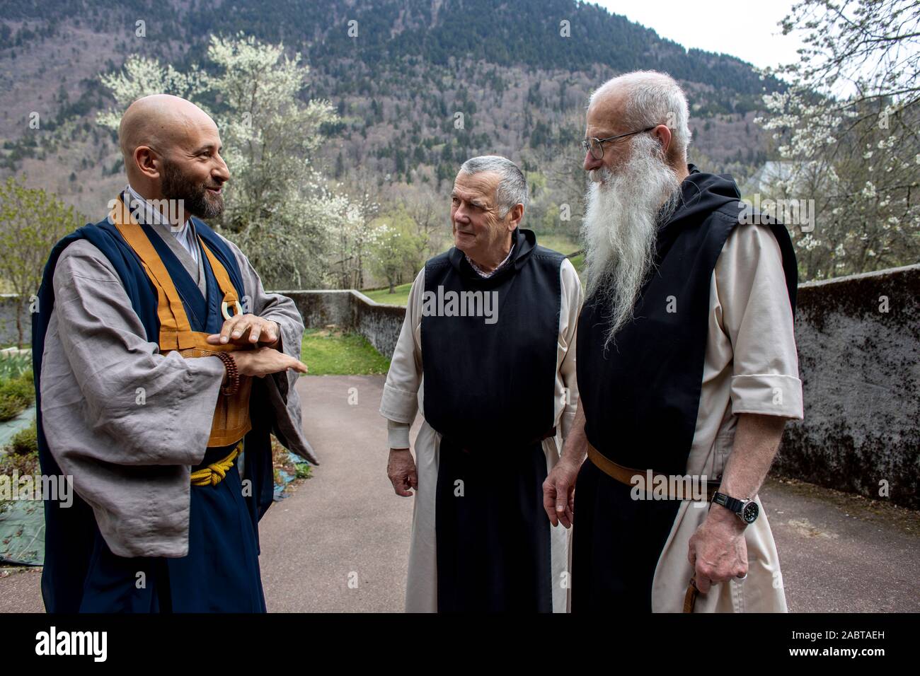Zen sesshin (retreat) in Tamie catholic monastery, France. Zen buddhist ...
