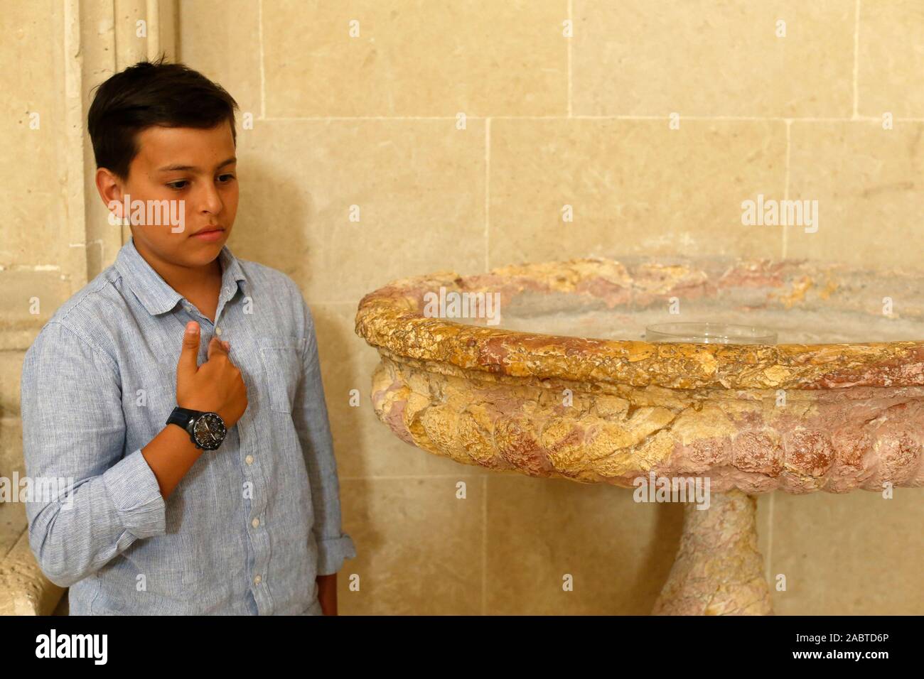 Catholic making cross sign hi-res stock photography and images - Alamy