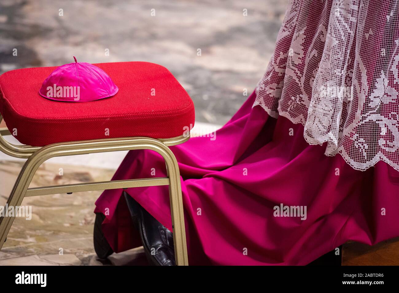 Synod of Bishops in St Peter's Basilica at the Vatican Stock Photo - Alamy
