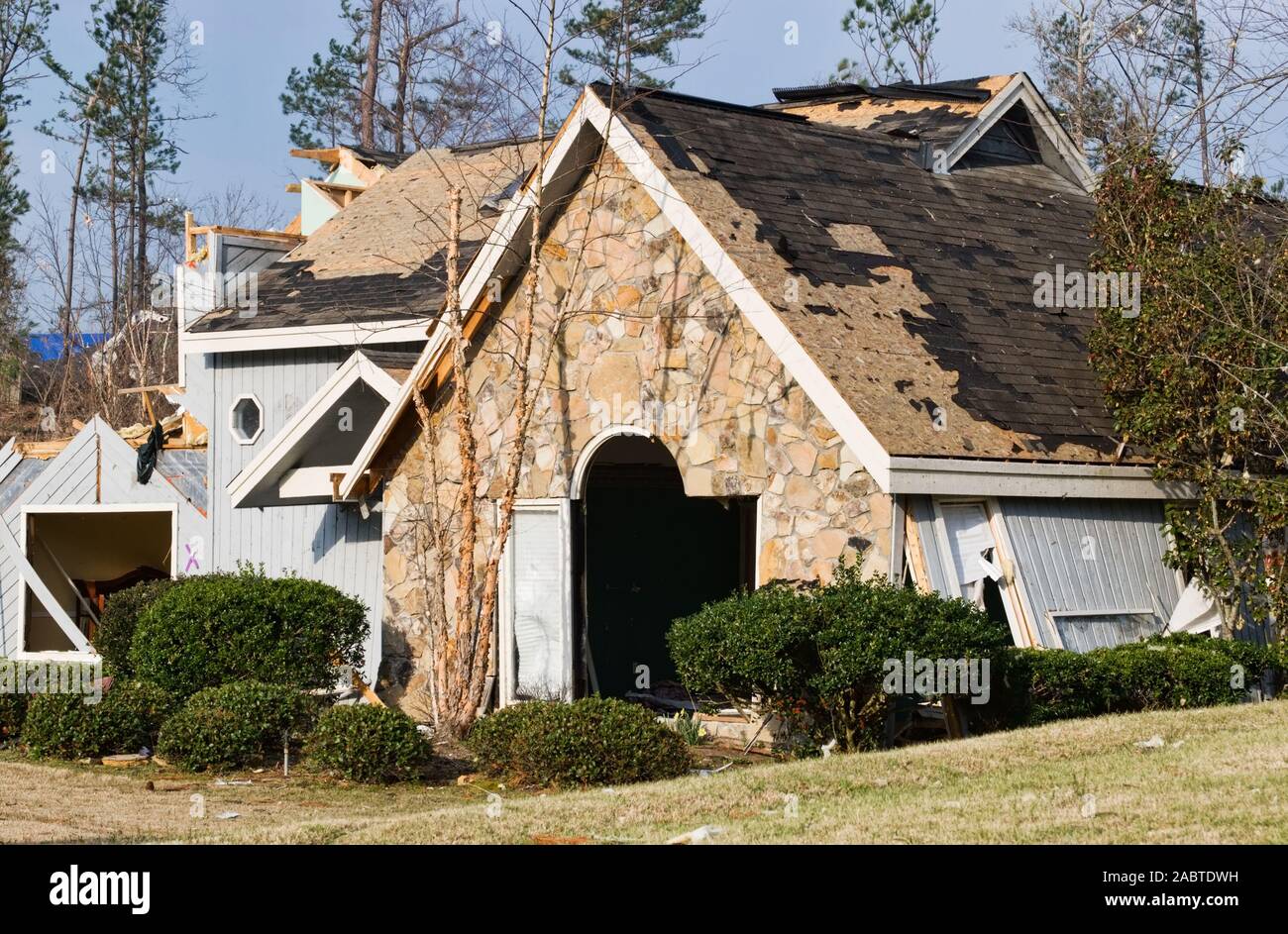 Tornado destroyed home construction hi-res stock photography and images ...