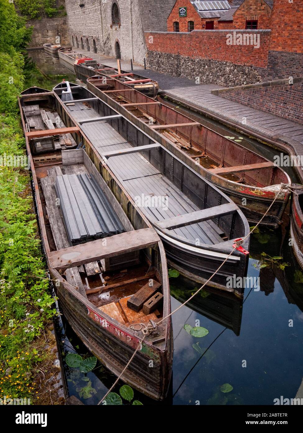 Old empty barges at the Black Country Living Museum, Dudley Stock Photo ...