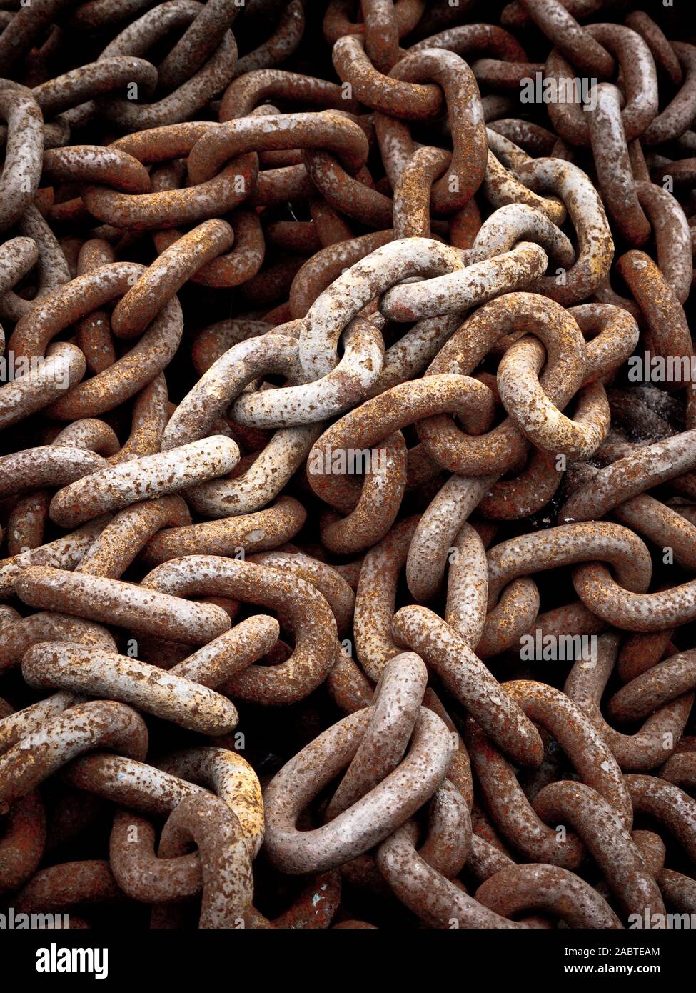 Pile of old chain Stock Photo - Alamy