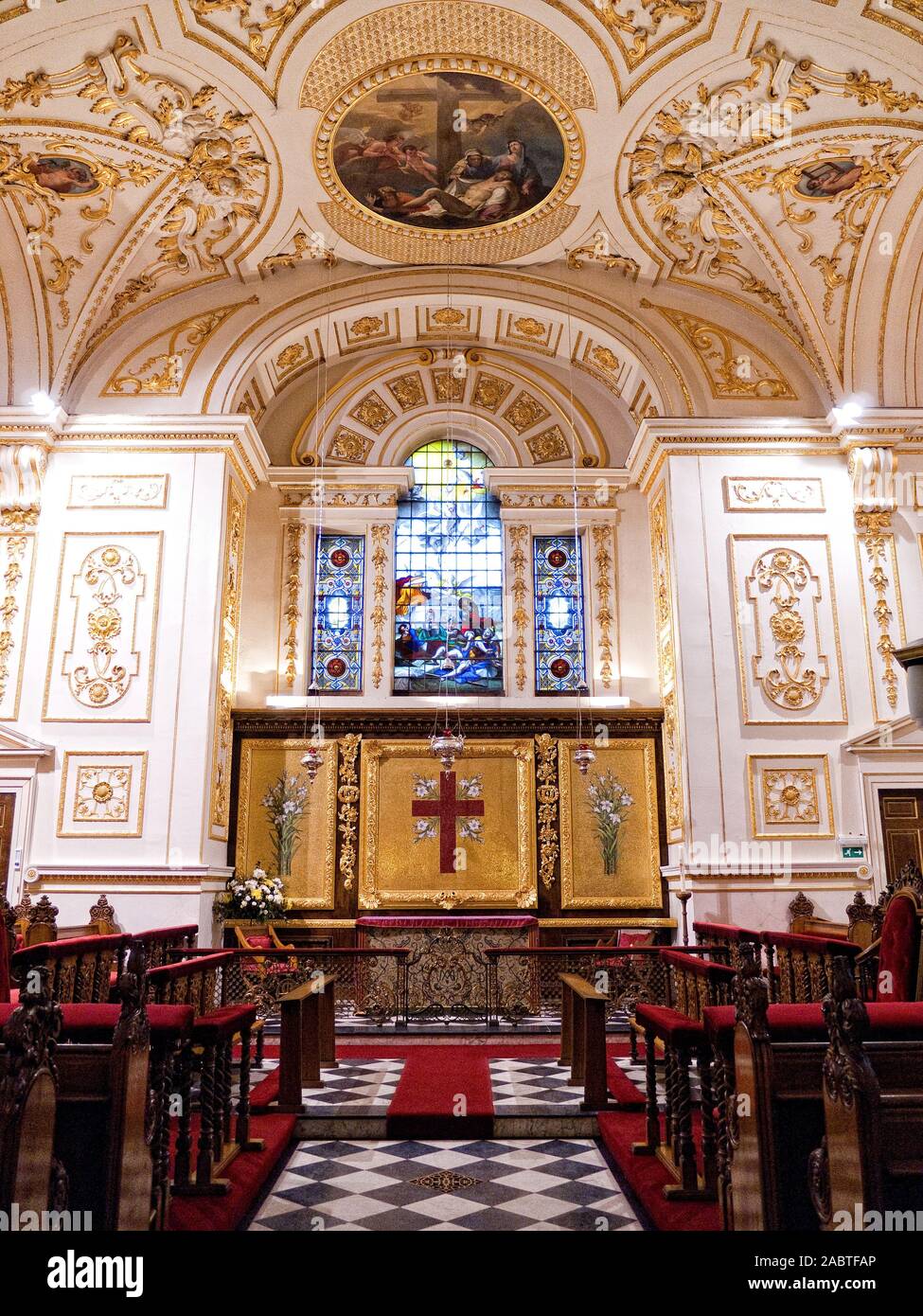 Chapel interiors hi-res stock photography and images - Alamy