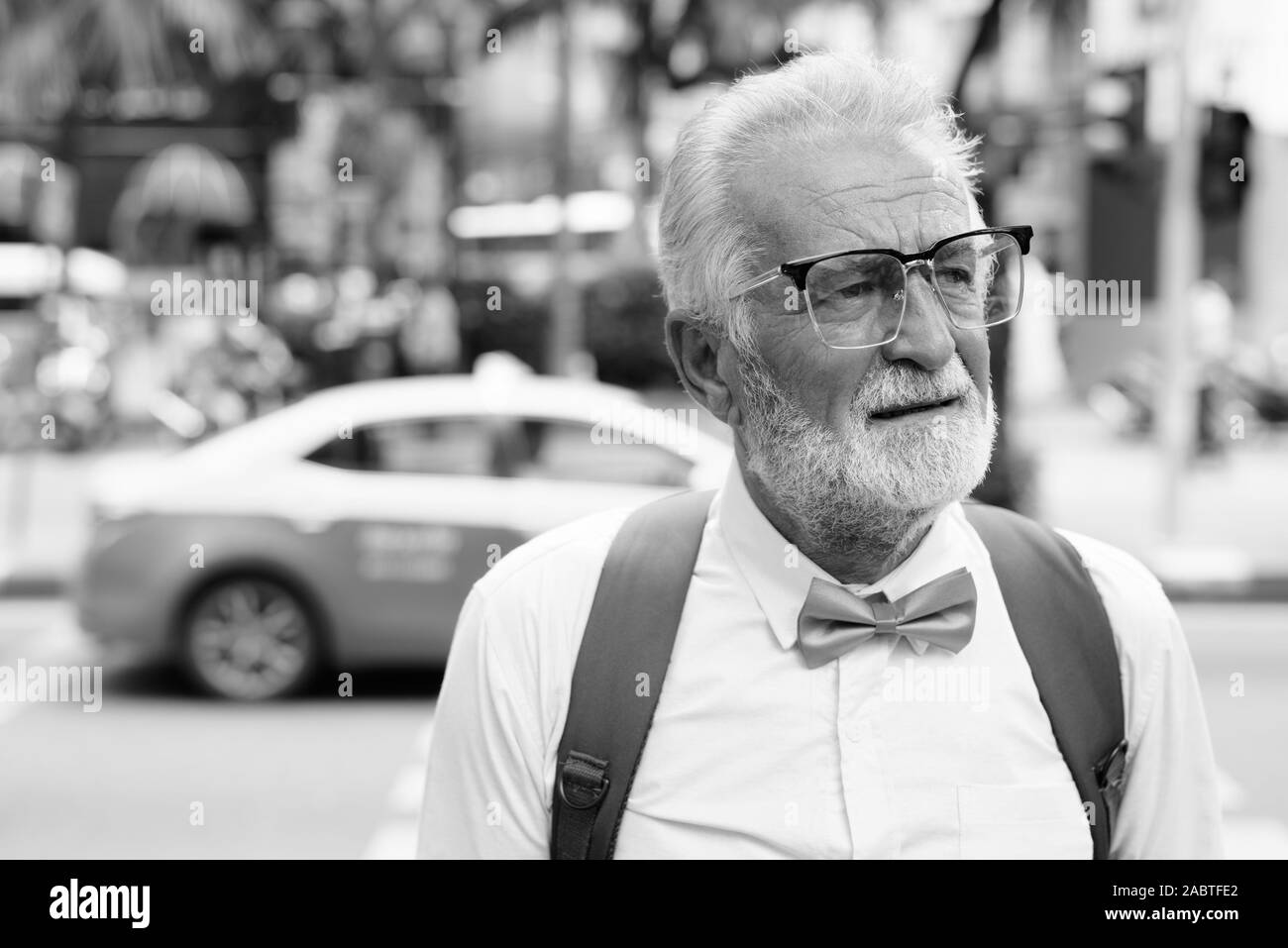 Bangkok pedestrian crossing hi-res stock photography and images - Alamy