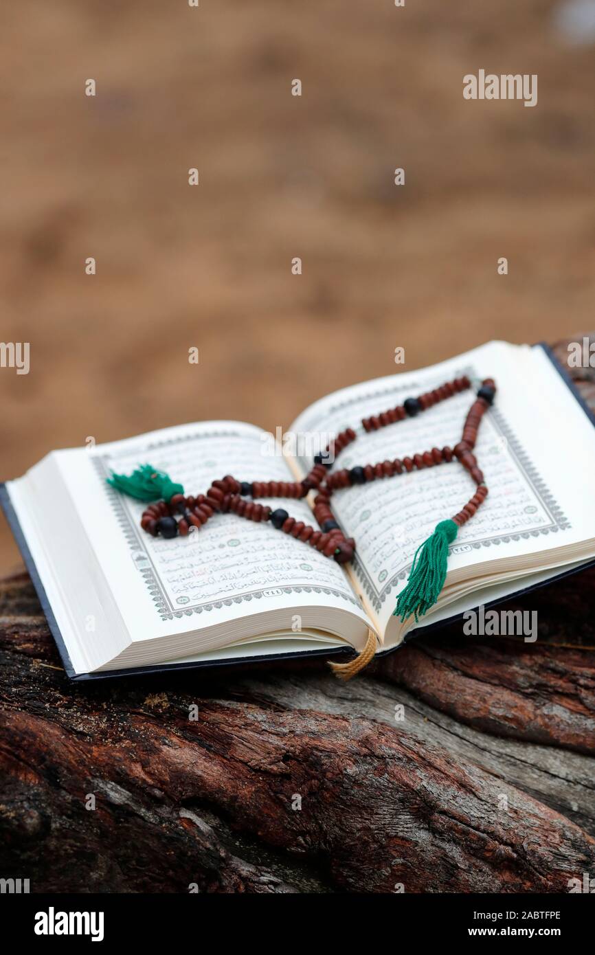 Islamic prayer beads (tasbih) and open Quran Stock Photo - Alamy