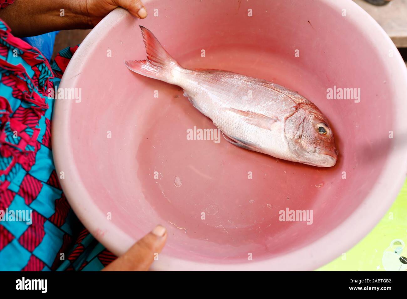 Femme port hi-res stock photography and images - Alamy