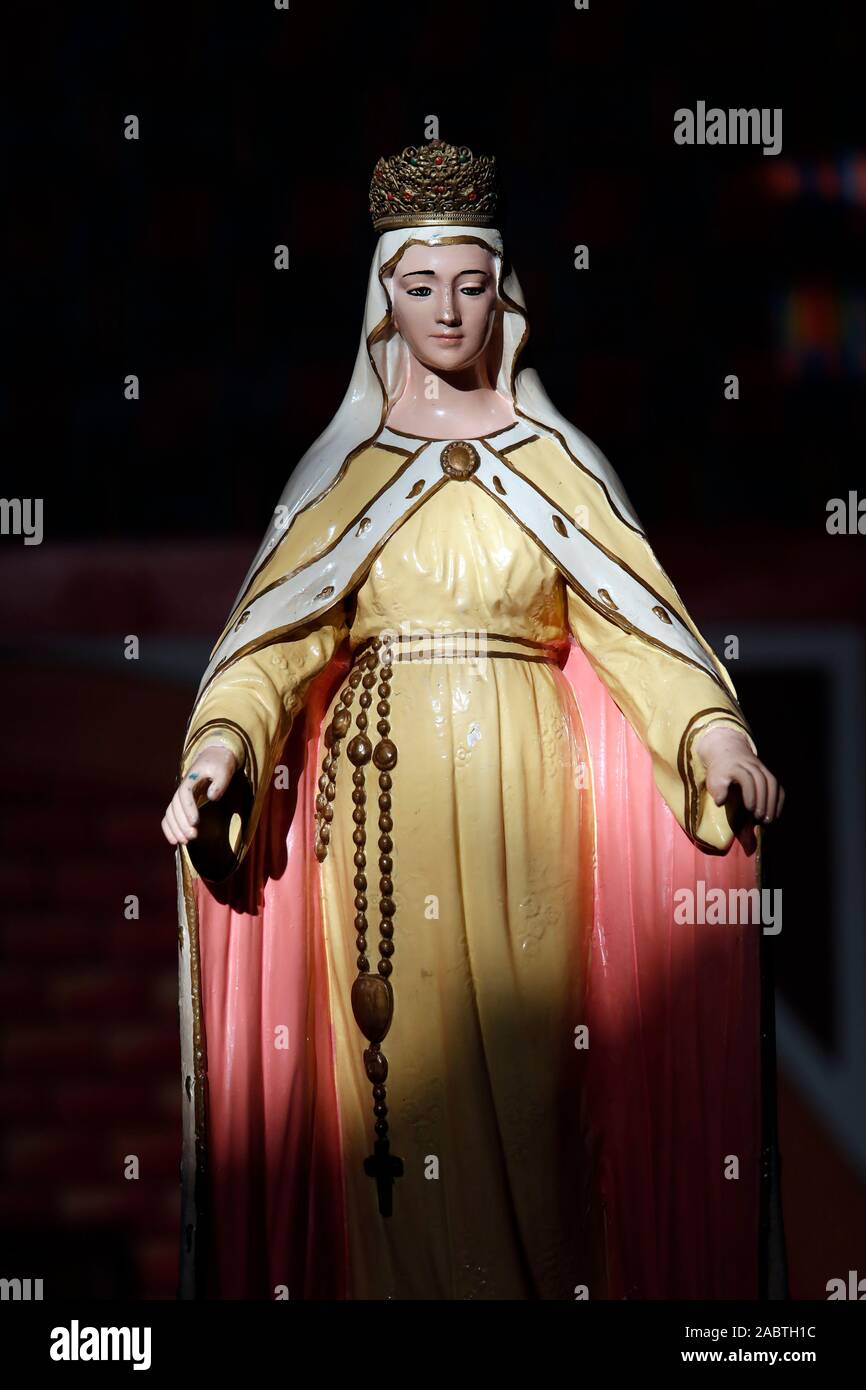 Crowned Virgin Mary statue. Tsevie. Togo Stock Photo - Alamy
