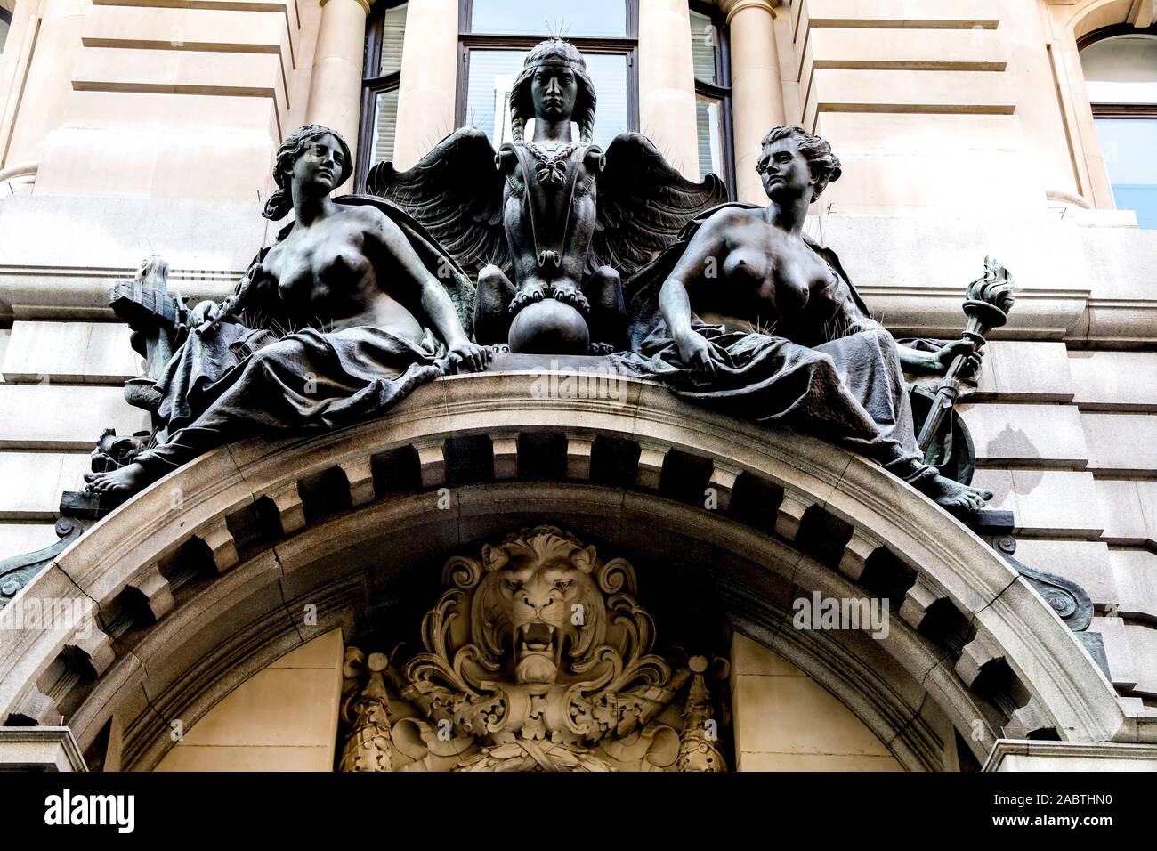 Mitsubishi trust london hi-res stock photography and images - Alamy