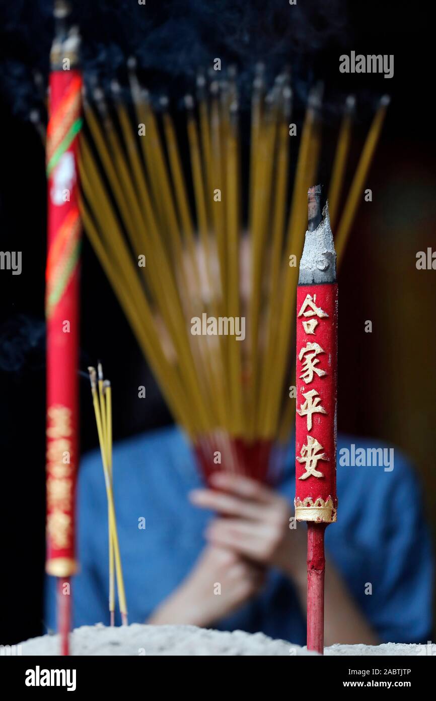 Incense burning hand hi-res stock photography and images - Alamy