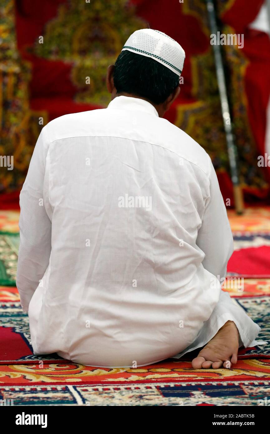 Muslim at the friday prayer (salat Stock Photo - Alamy