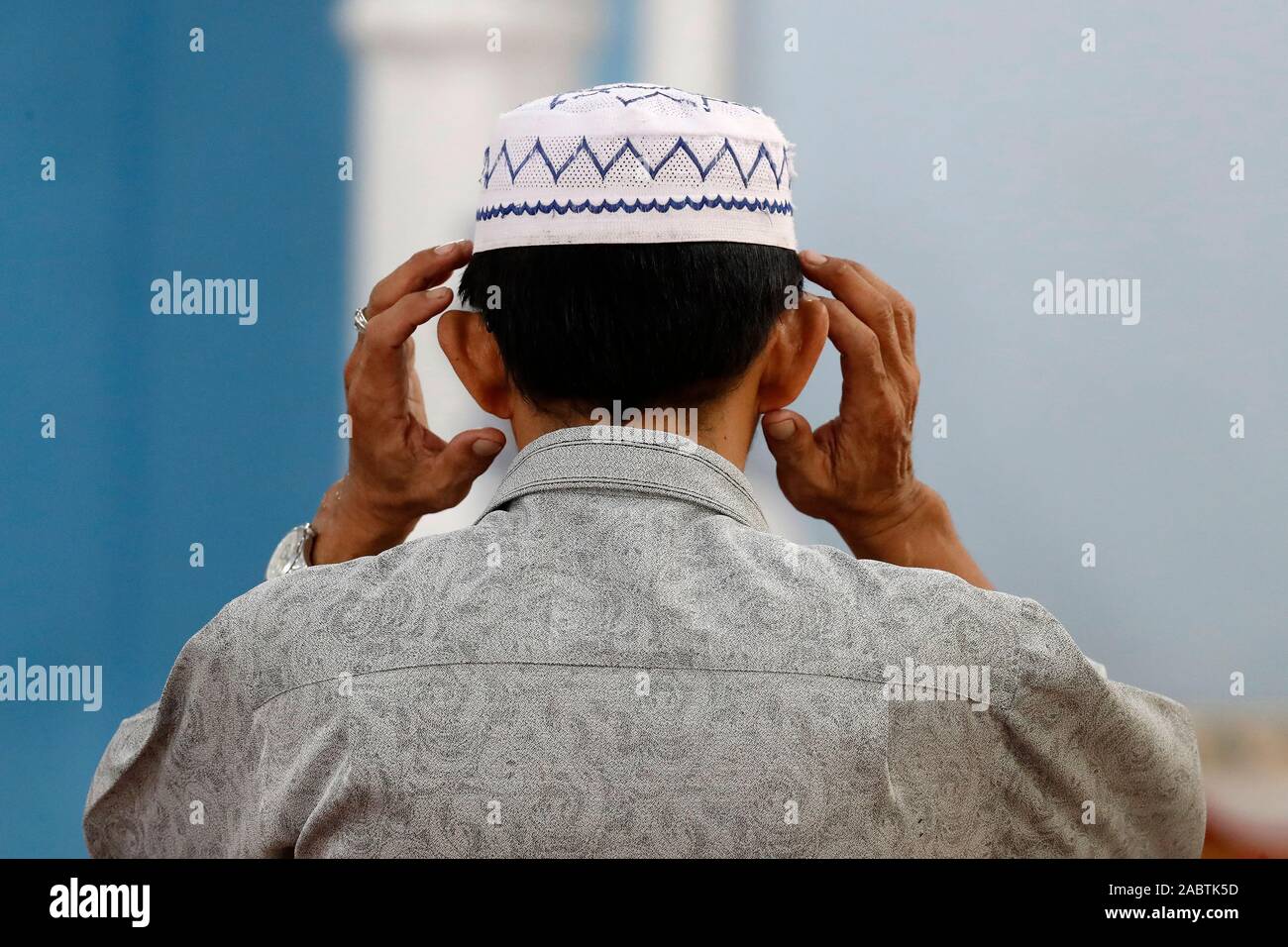 Muslim prayer hat hi-res stock photography and images - Alamy