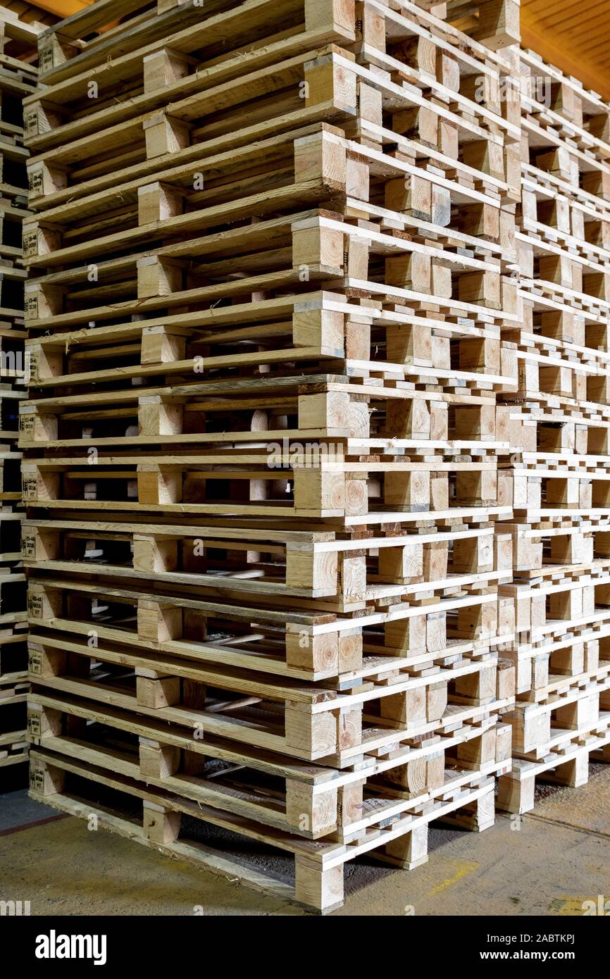 Pallet storage hi-res stock photography and images - Alamy