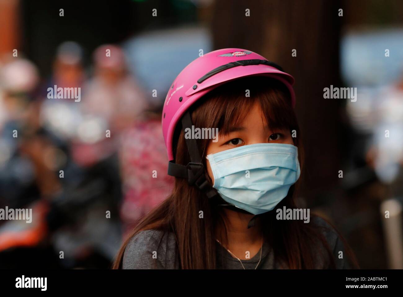 Saigon pollution mask vietnam hi-res stock photography and images - Alamy