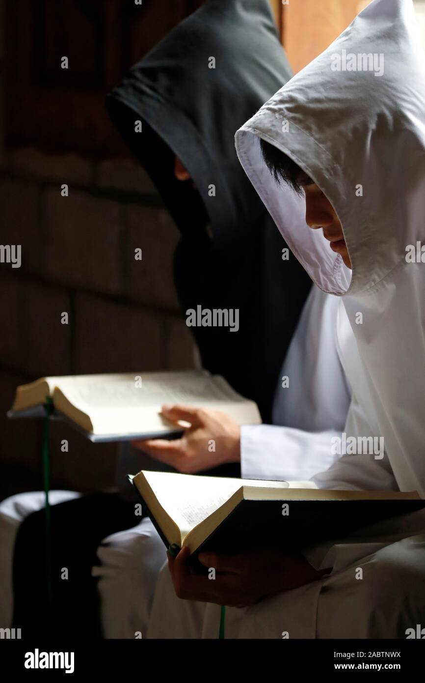 Christian monks reading hi-res stock photography and images - Alamy