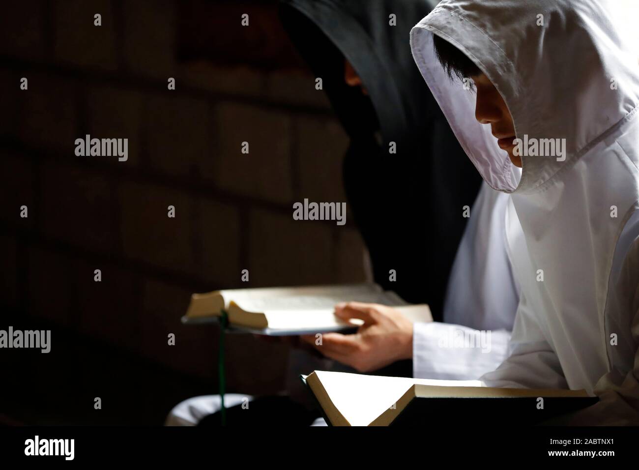 Christian monks reading hi-res stock photography and images - Alamy