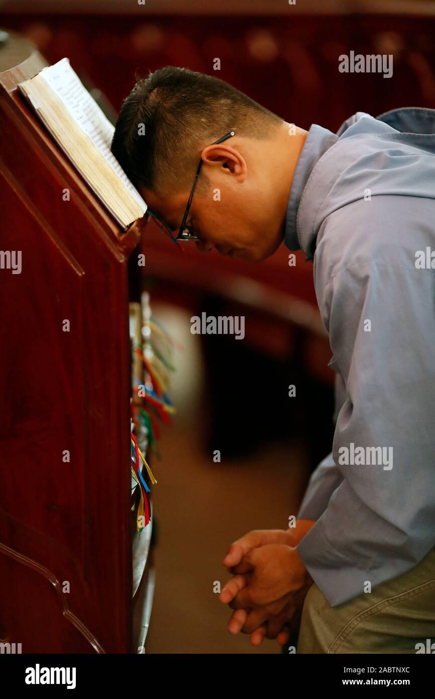 Praying christian catholic monk hi-res stock photography and images - Alamy