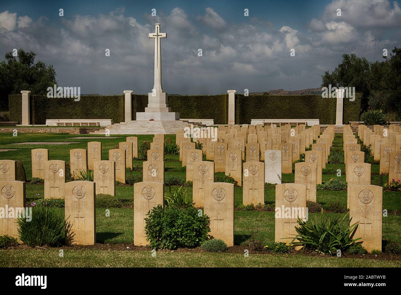 Grave tomb cemetery sicily hi-res stock photography and images - Alamy