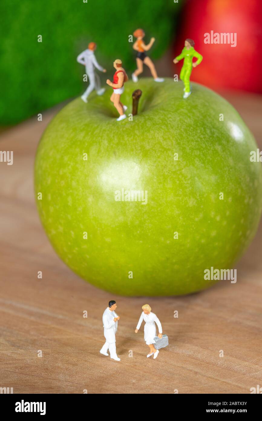 Miniature people hi-res stock photography and images - Alamy