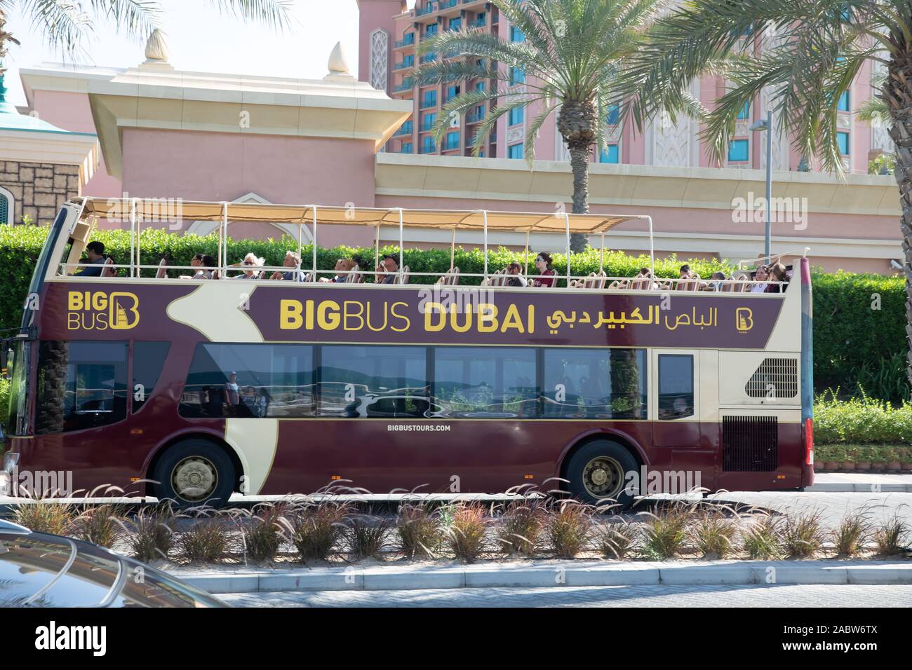 Big Bus Dubai passes the Atlantis Hotel, on the palm in Dubai Stock ...