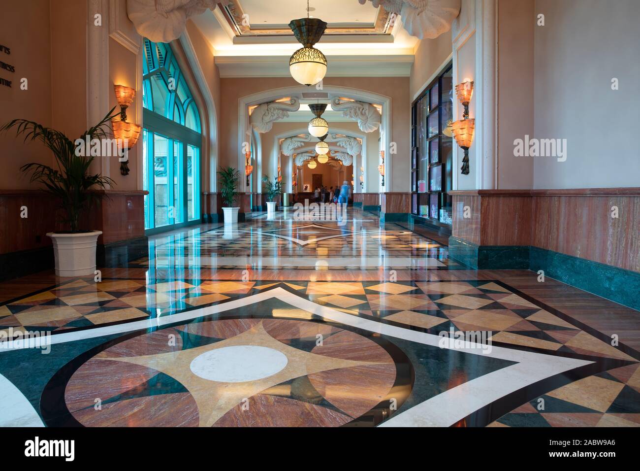 Interior of the Atlantis Hotel, on the palm in Dubai Stock Photo - Alamy