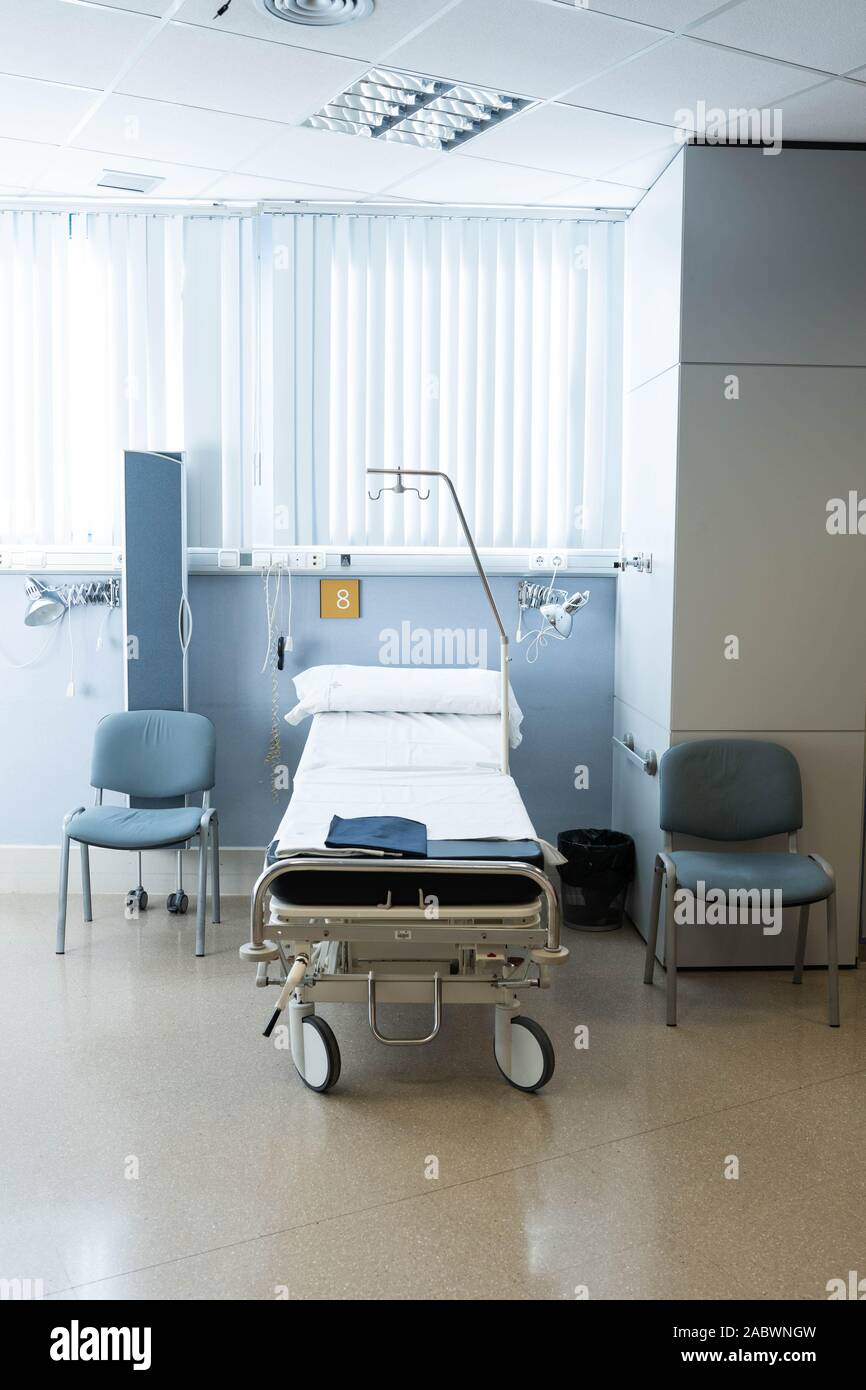 Modern hospital bed hi-res stock photography and images - Alamy