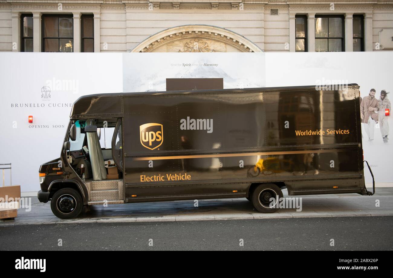 Ups electric commercial vehicle hi-res stock photography and images - Alamy