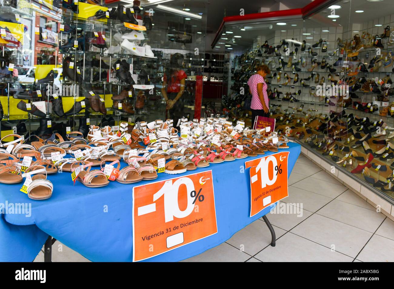 Shoe store, Merida Centro, Yucatan, Mexico Stock Photo - Alamy