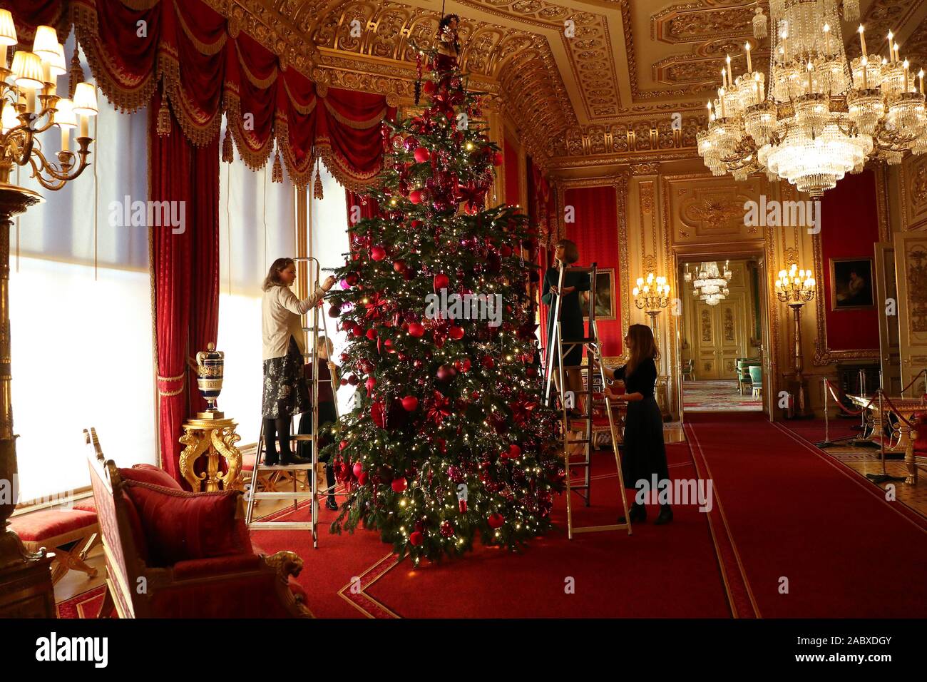 Windsor castle dining room hi-res stock photography and images - Alamy