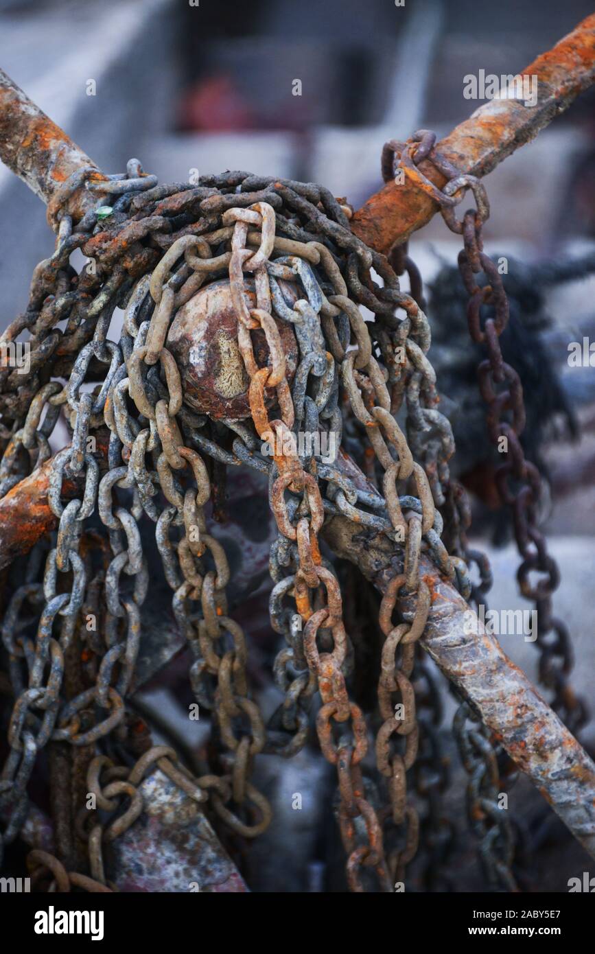 Rusty old boat chains hi-res stock photography and images - Alamy