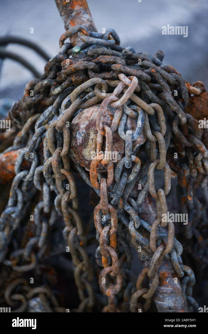 Old rusty chains hi-res stock photography and images - Alamy
