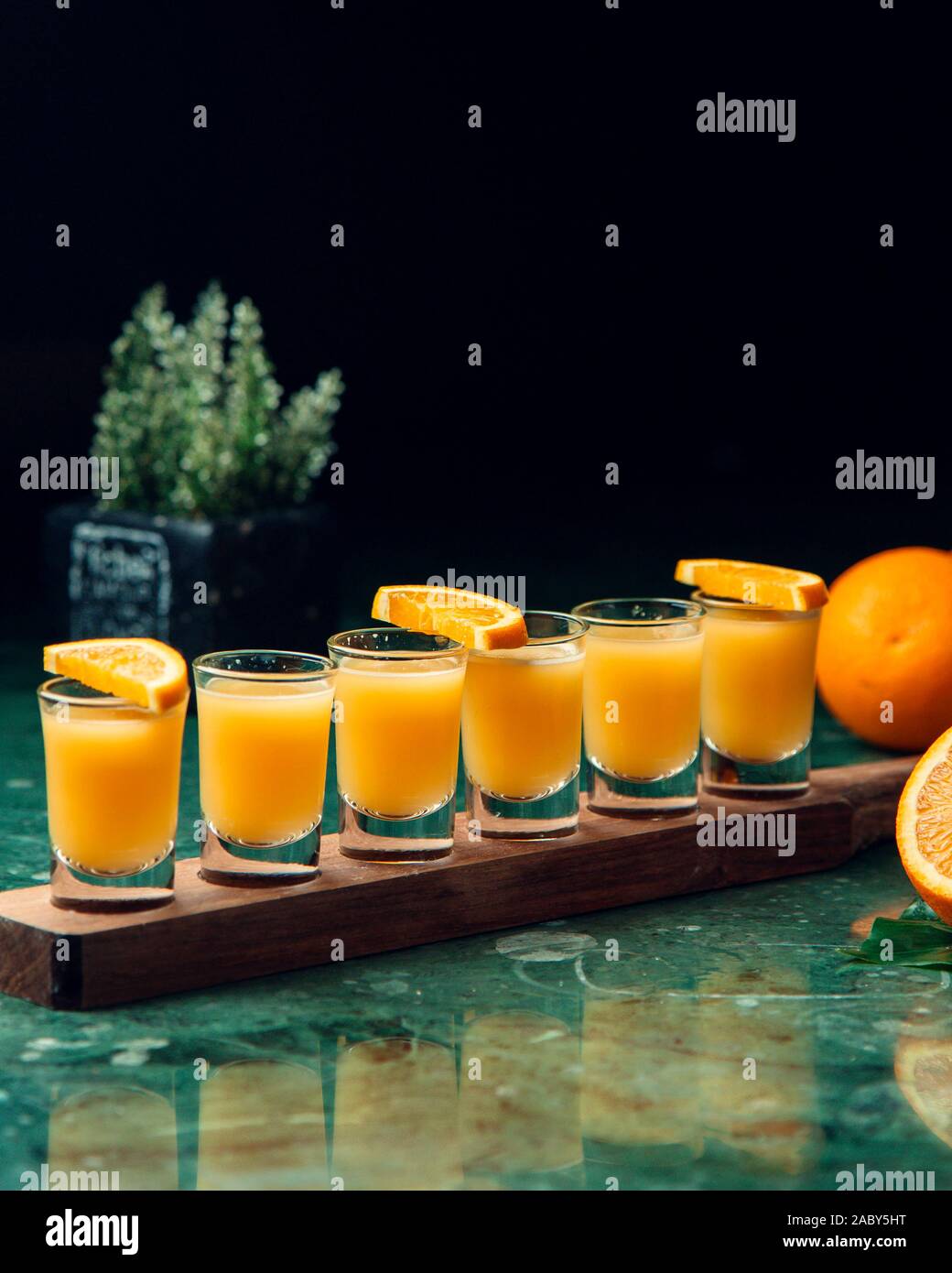 Six shots hi-res stock photography and images - Alamy