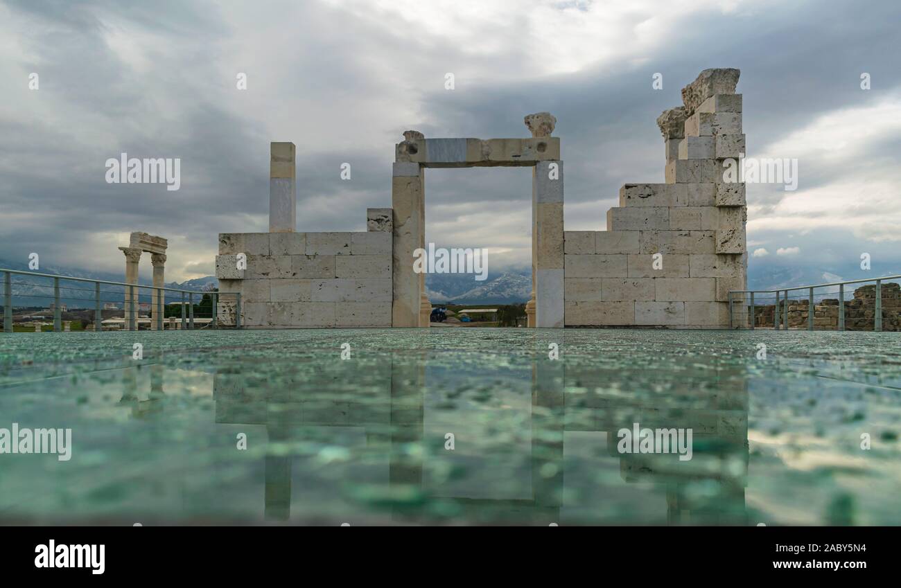 Temple in the ancient city of Laodikeia Stock Photo - Alamy